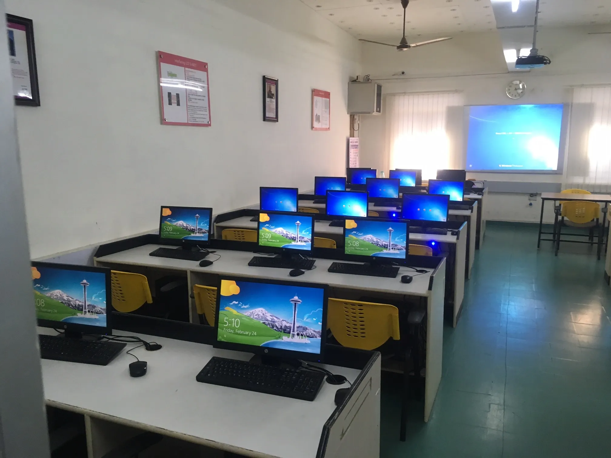 Microprocessor and Microcontroller Lab - Vellore Institute of Technology